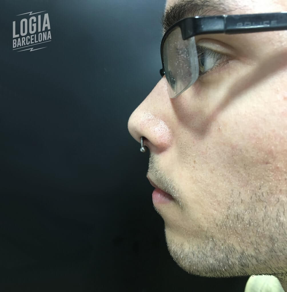 Piercing Septum, significado y cómo curarlo | Logia Tattoo Barcelona Piercing Septum, significado y cómo curarlo | Logia Tattoo Barcelona